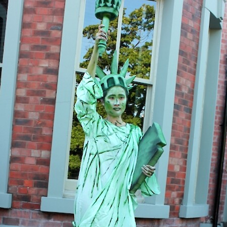 Statue of Liberty human statue | Heartburn Entertainment