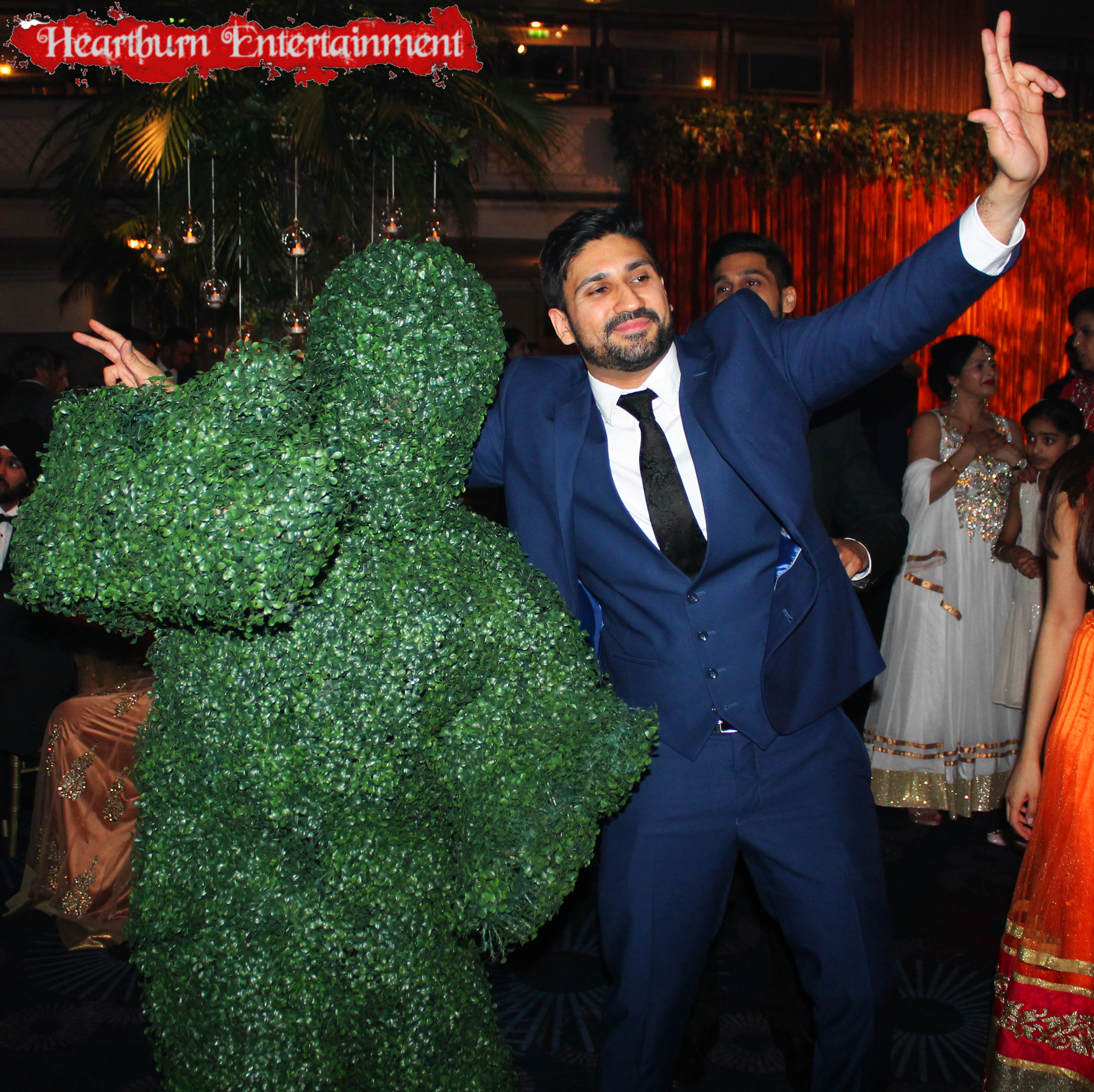 Topiary human hedges Dubai and Topiary human statues Dubai | Heartburn ...