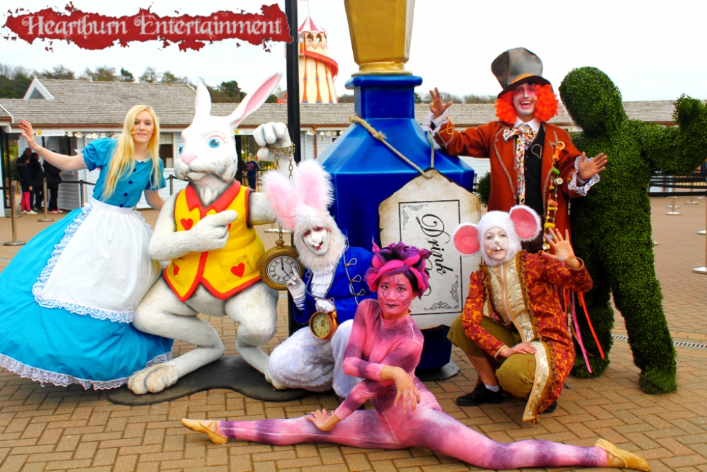 Topiary human hedges Dubai and Topiary human statues Dubai | Heartburn ...