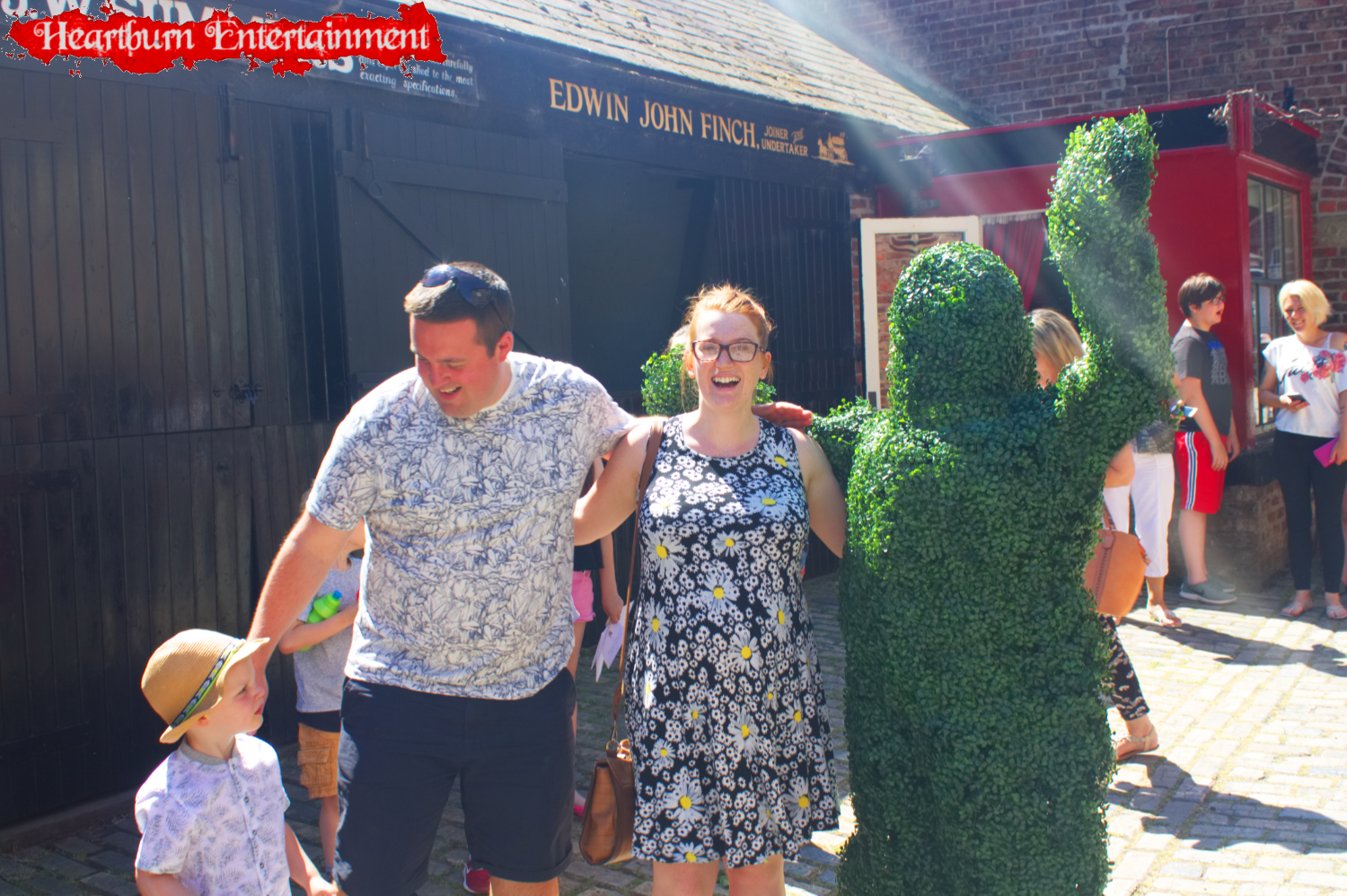 Topiary human statues and human hedges | Heartburn Entertainment