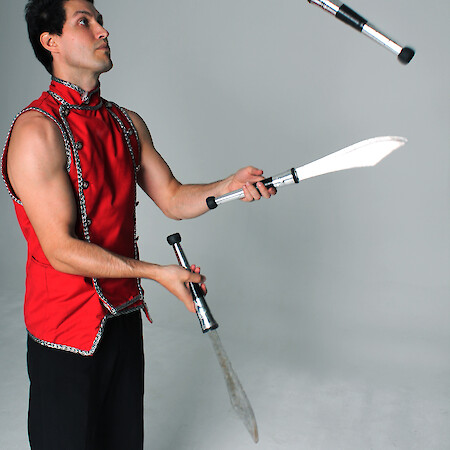 Knife juggler | Heartburn Entertainment