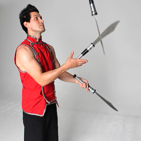 Knife juggler | Heartburn Entertainment