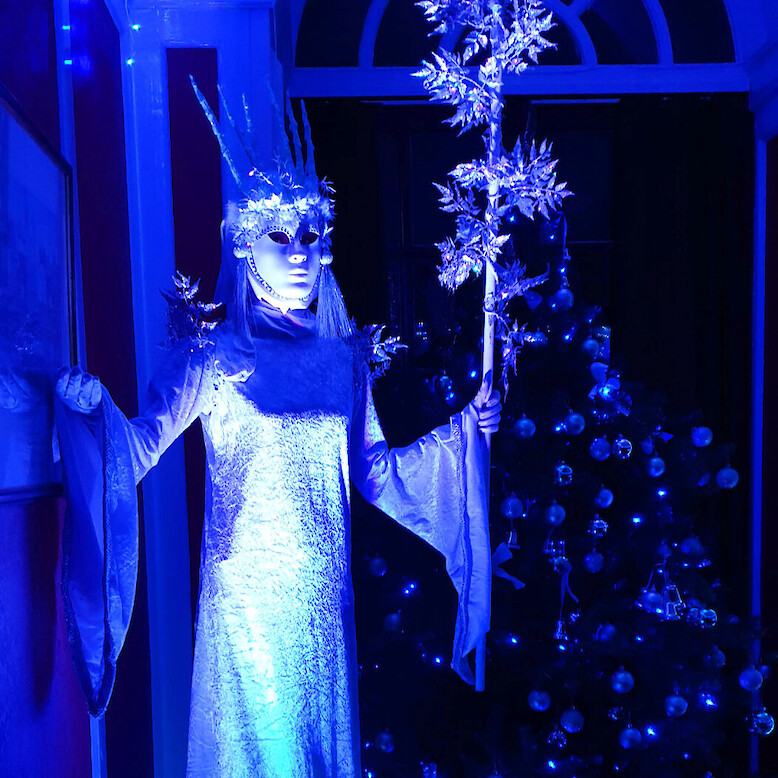 Ice Queen human statues & Ice Queen living statues | Heartburn ...